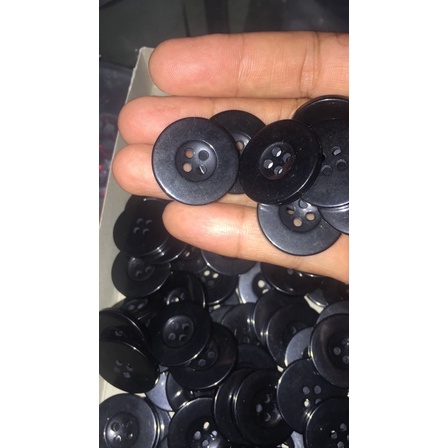 Jual 1 BUAH KANCING HITAM BESAR 2,5cm | Shopee Indonesia