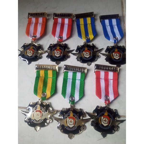 Jual pin osis atas ada logam desain sendiri | Shopee Indonesia