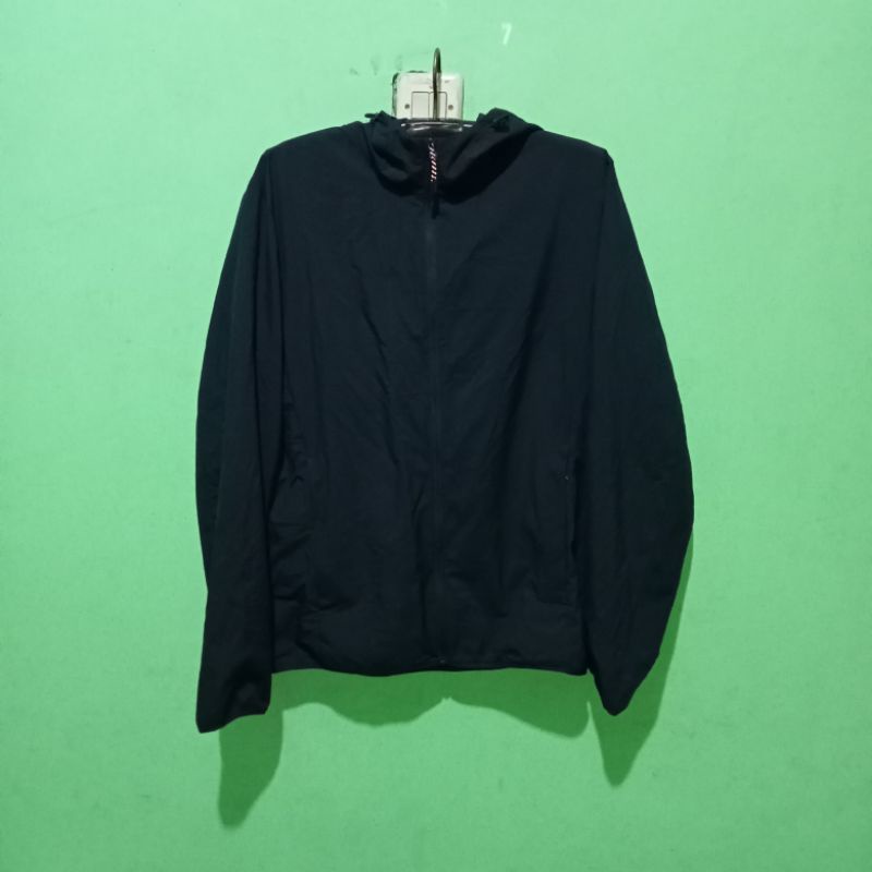 Jual Uniqlo Running Jacket | Shopee Indonesia