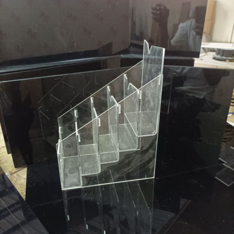 Jual display akrilik tempat brosur 5 susun | Shopee Indonesia