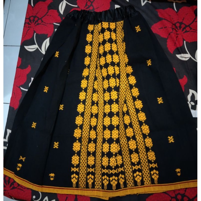 Jual Rok Kain Adat / Rok Tenun Nagekeo Flores NTT | Shopee Indonesia