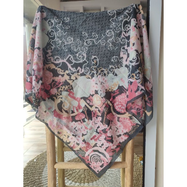 Jual THE WONDERLAND SERIES BY BUTTONSCARVES ala ala dengan plat B besi ...