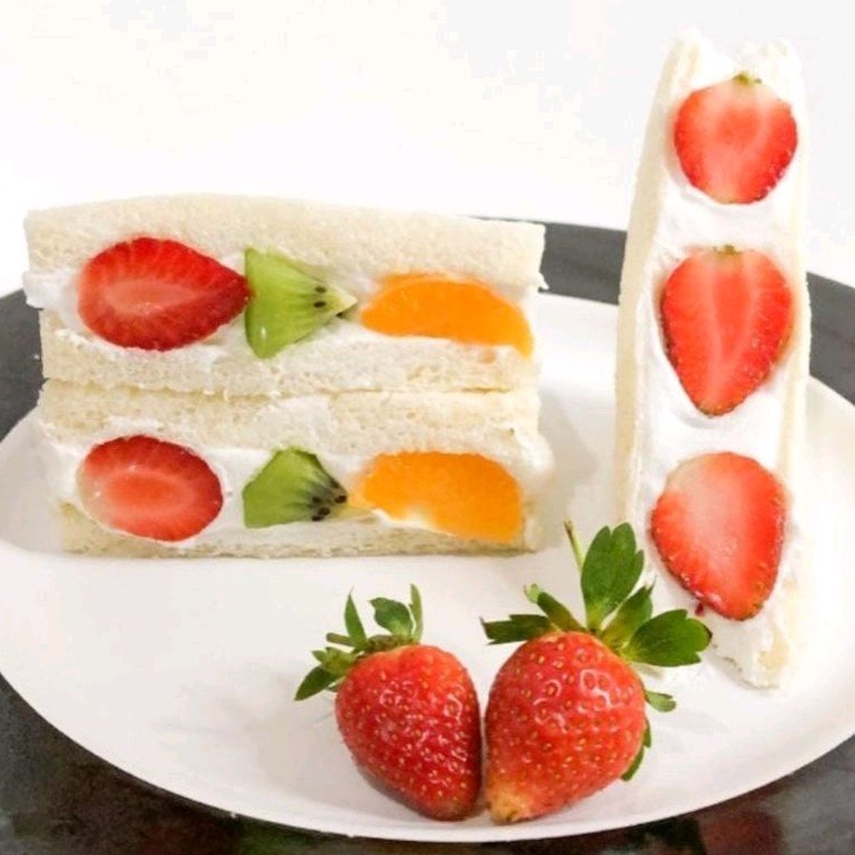 Jual Fruit Sandwich Fruit Sando Malang Roti Buah Cream isi 2 | Shopee ...