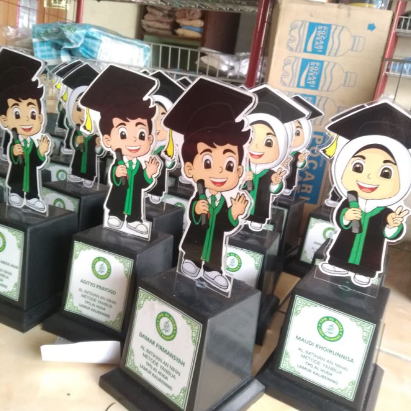 Jual vandel akrilik wisuda plakat + sticker/tulisan bawah murah 1-2 ...