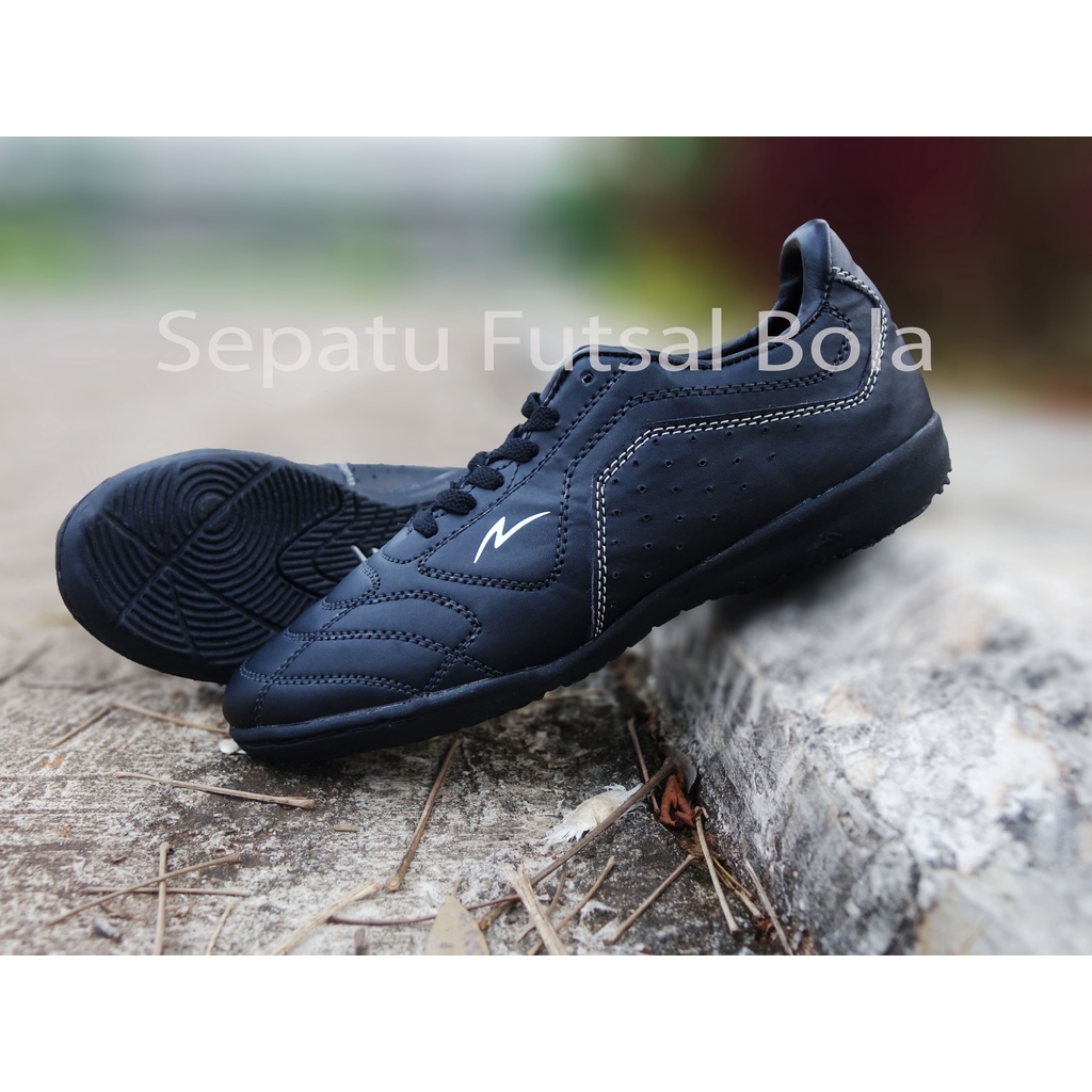 Jual Sepatu Futsal Specs Terbaru Murah Hitam Sudah di col COD | Shopee ...