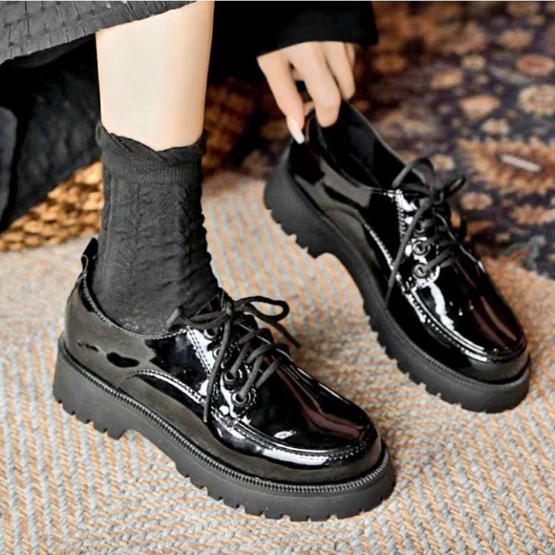 Jual Sepatu Sekolah Docmart Wanita Loafers Hitam Terbaru 2022 Fashion ...
