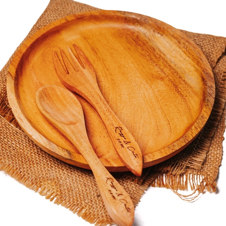Jual [FREE GRAFIR] Piring Set Sendok Garpu Kayu | Hampers Kayu ...