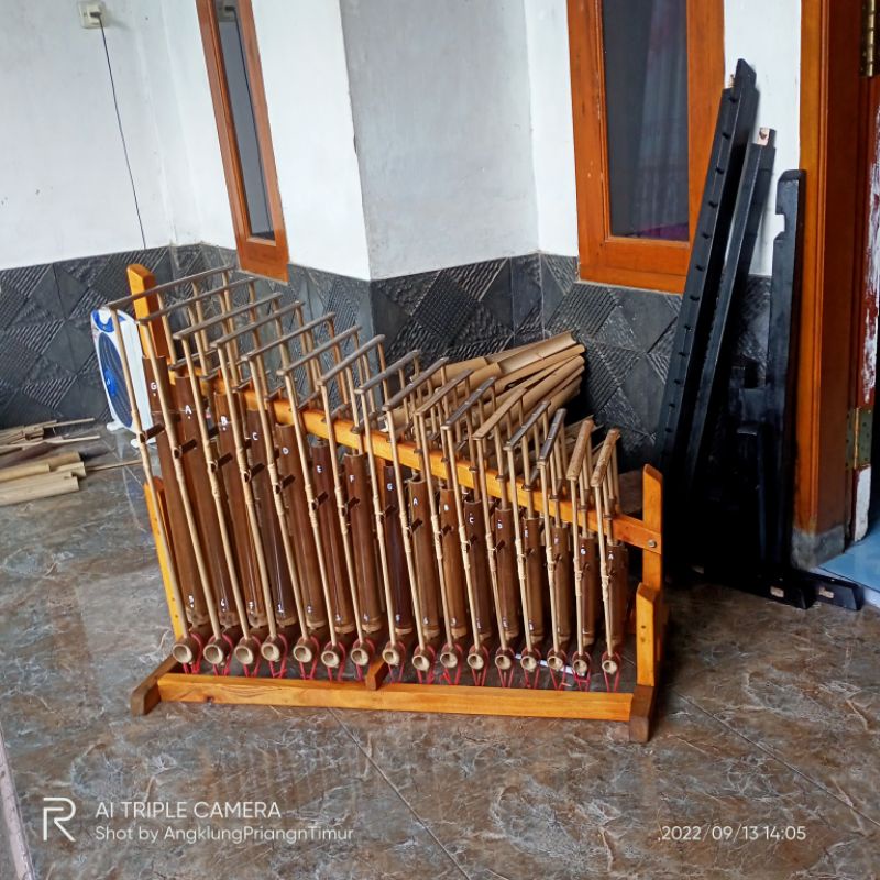 Jual Angklung pengamen 16 nada 3 tabung bambu hitam cat plitur nada ( G ...