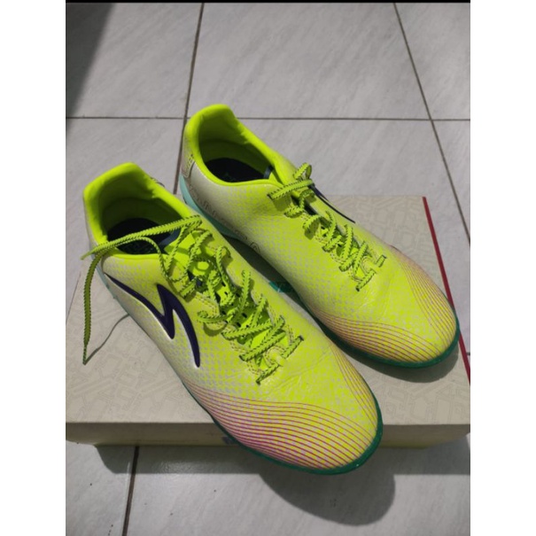 Jual sepatu futsal bekas Ls Omega Runtuboy Limited Edition | Shopee ...