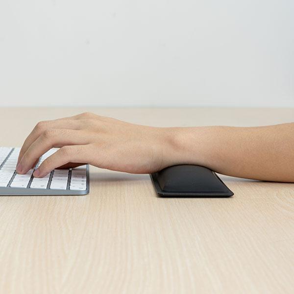 Jual ROBOT RW02 Ergonomic Design PU Material Keyboard Wrist Rest Pad ...