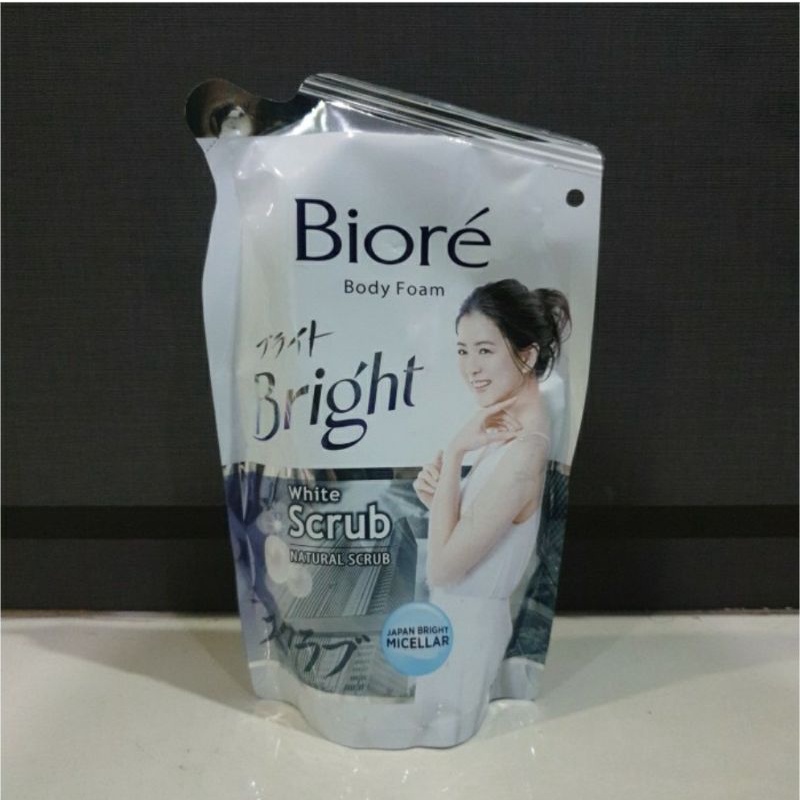 Jual Biore Body Foam Bright White Scrub Natural Scrub 220 Ml | Shopee Indonesia