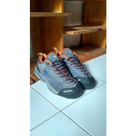 Jual sepatu outdoor second | Shopee Indonesia