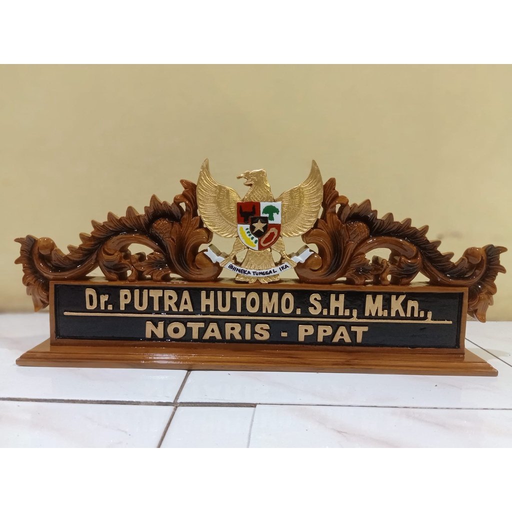 Jual PAPAN NAMA / PAPAN NAMA UKIR MEJA KANTOR / PAPAN NAMA MEJA UKIR ...