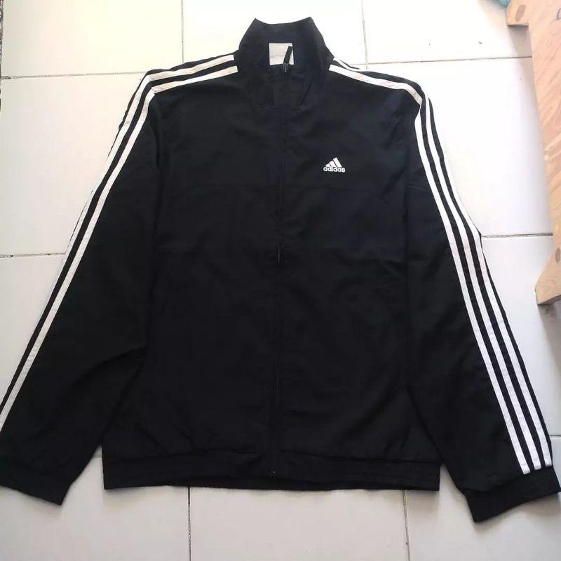 Jual tracktop adidas hitam ukuran M jaket | Shopee Indonesia