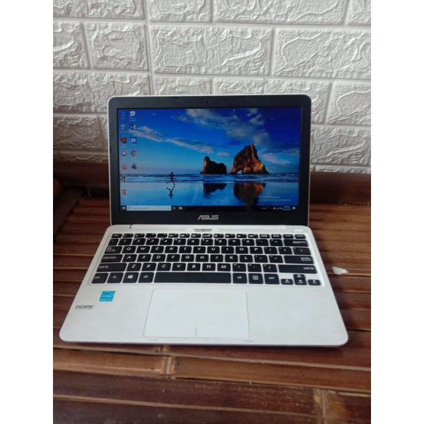 Jual LAPTOP NOTEBOOK ASUS SETARA CORE I3 INTEL ATOM FREE EKSTERNAL CASE ...