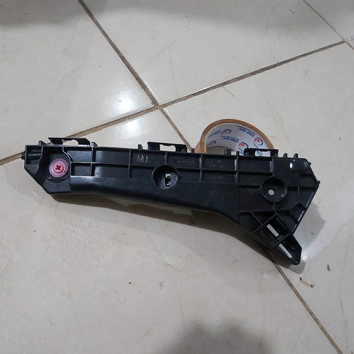 Jual bracket bumper / breket bemper depan toyota innova reborn original ...