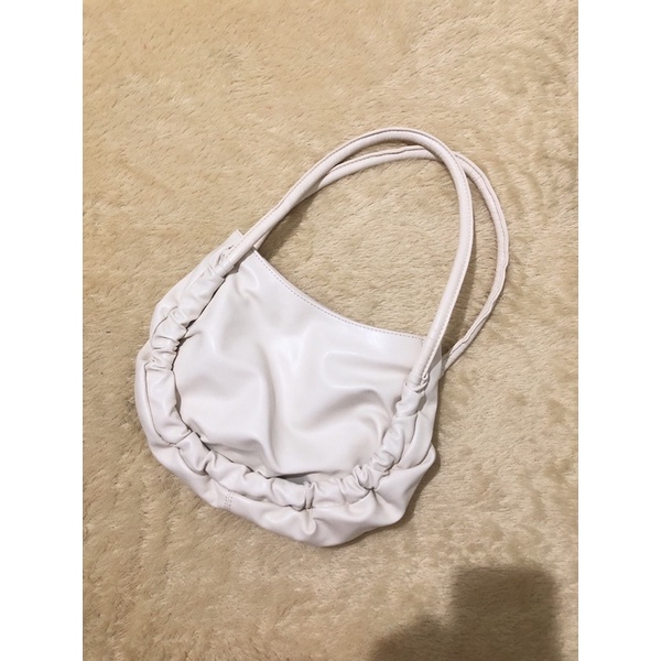 Jual Puffy Shoulder Bag - Broken White | Shopee Indonesia