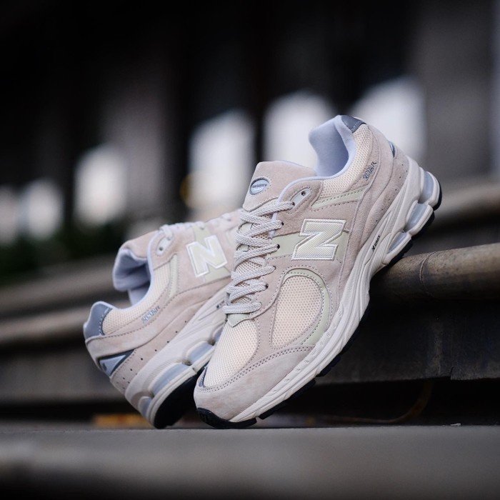 Jual SEPATU NEW BALANCE 2002 R ORIGINAL LIGHT BONE TERMURAH | Shopee ...