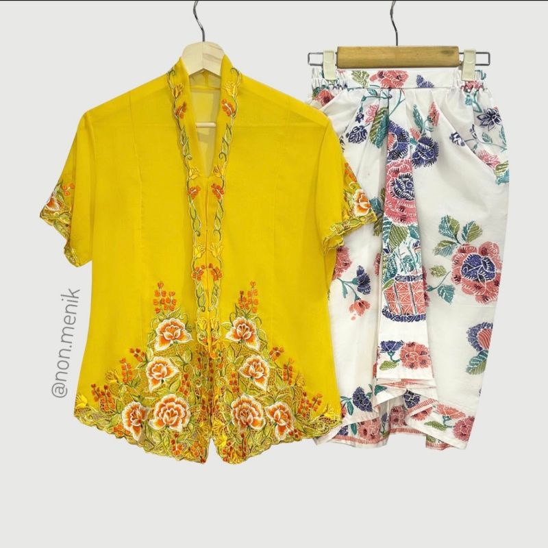 Jual M KEBAYA KUNING DAN ROK ENCIM PUTIH | Shopee Indonesia
