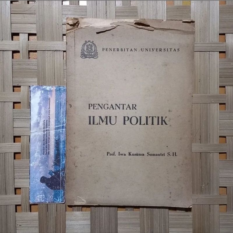 Jual Buku Pengantar Ilmu Politik - Prof. Iwa Kusuma Sumantri, S. H. | Shopee Indonesia