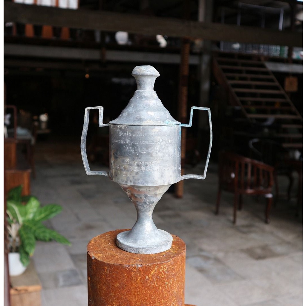 Jual Pajangan Jadul/Piala Bergilir/Piala Lawas -Kondisi bekas -Bahan ...