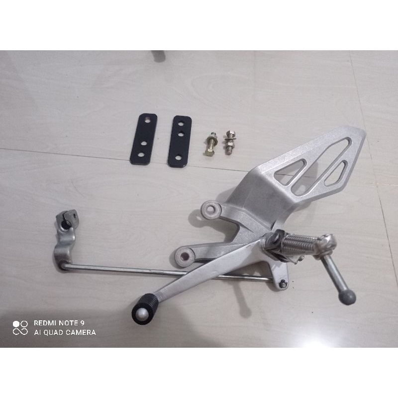 Jual Footstep depan R15 V3 Original 100% PNP Vixion | Shopee Indonesia
