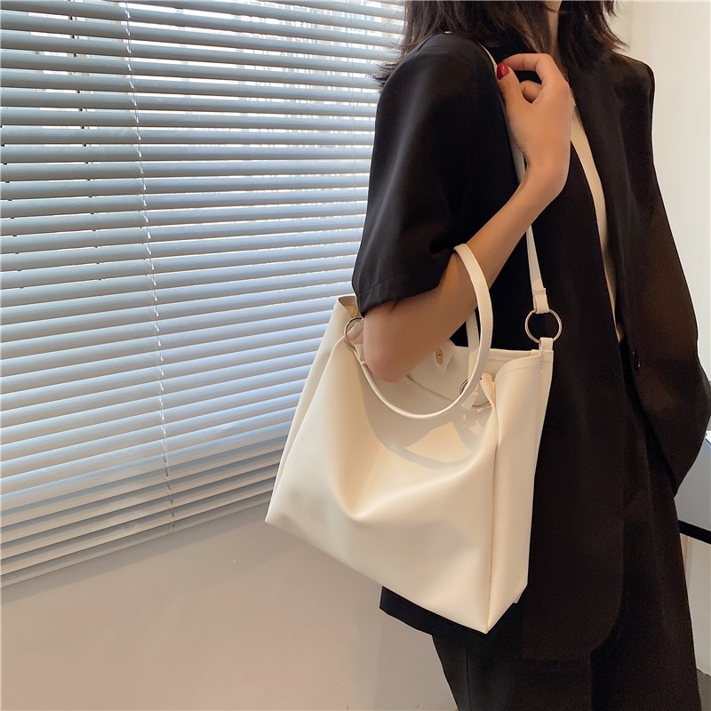Jual TOTE BAG WANITA UKURAN MEDIUM BAHAN PU - LARRY BAG | Shopee Indonesia