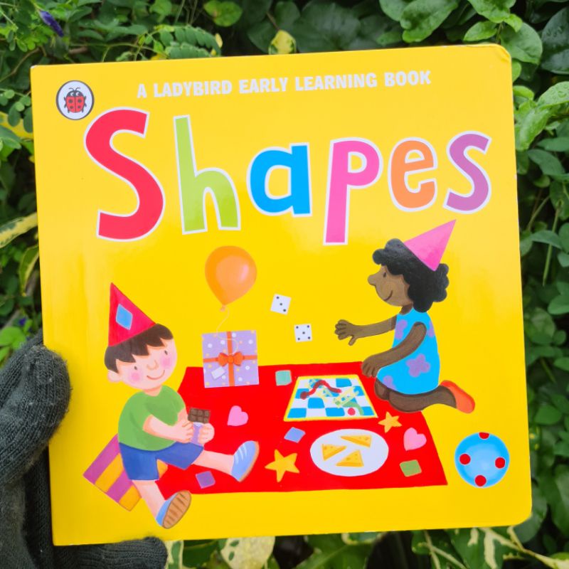 Jual A LADYBIRD EARLY LEARNING BOOK: SHAPES (Buku Anak: Board Book ...