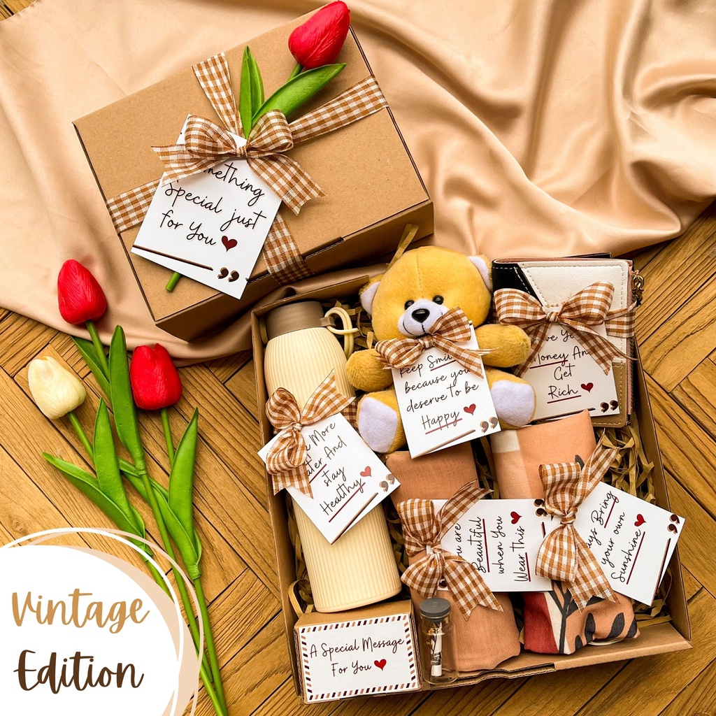 Jual [VINTAGE] KADO ULANG TAHUN CEWEK WISUDA ANNIVERSARY | HAMPERS GIFT BOX SAHABAT CEWEK | KADO ...