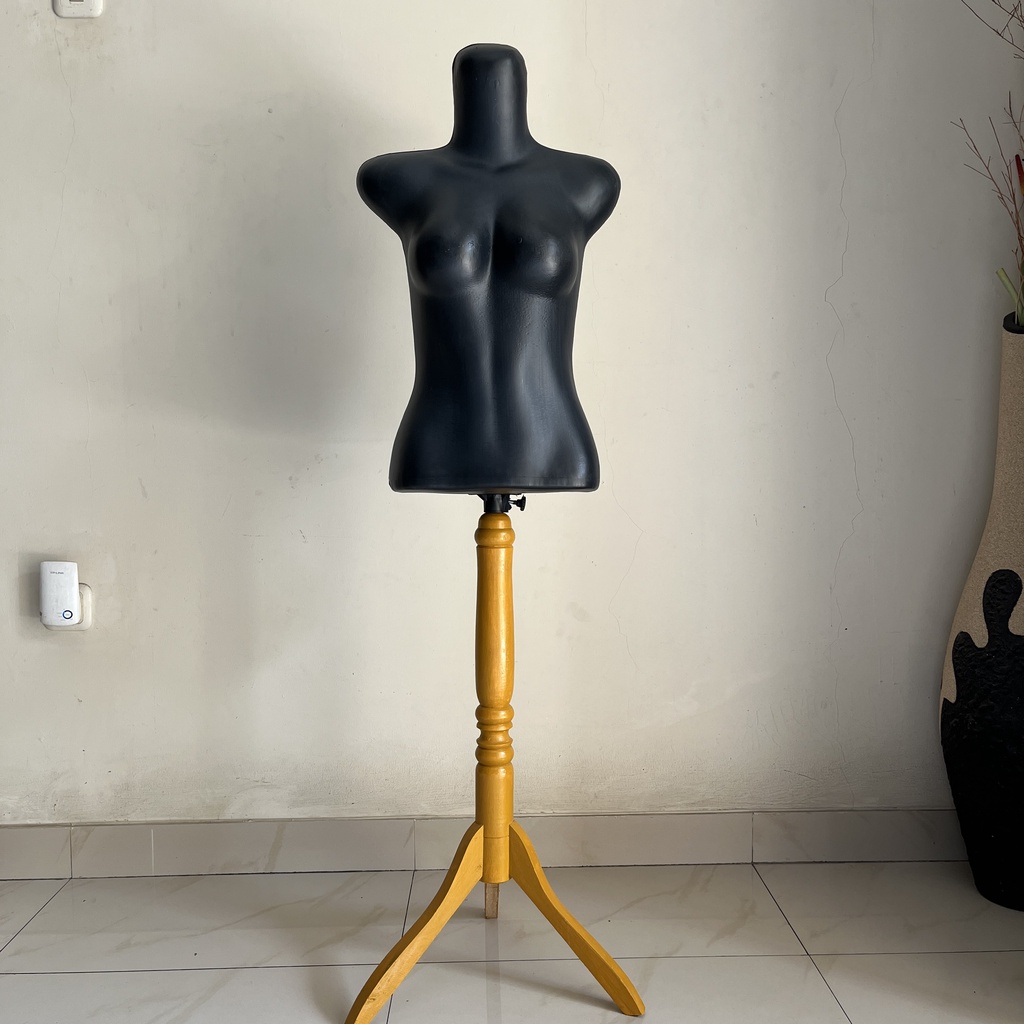 Jual Manekin lurus hitam Kaki Besi / kayu Patung Baju Wanita Manekin ...