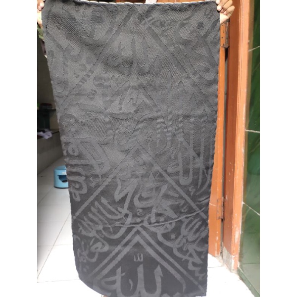 Jual kain kiswah penutup Ka'bah Kabah Mekah hitam dari kerajaan Arab ...