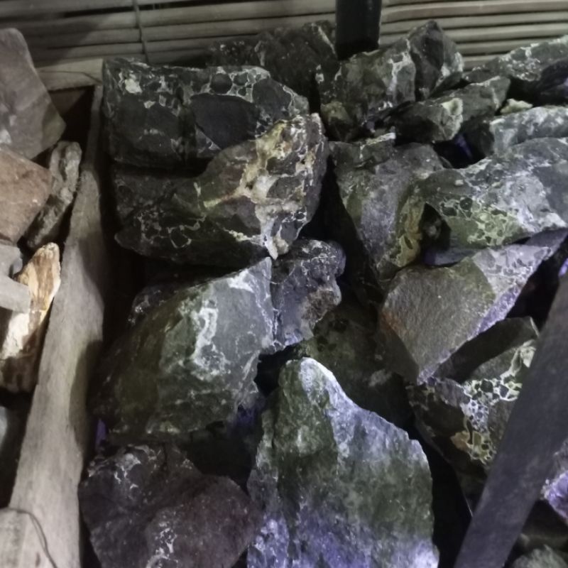 Jual Batu Serpentine grade A 1000gr/Batu Aquascape | Shopee Indonesia