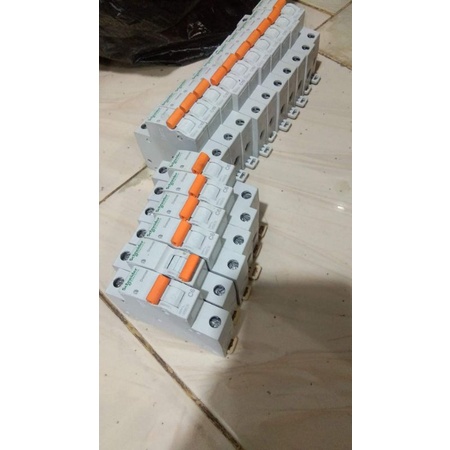 Jual mcb schneider C2 C4 C6 C10 C16 C20 C25 C32 C40 C50 C63 | Shopee Indonesia