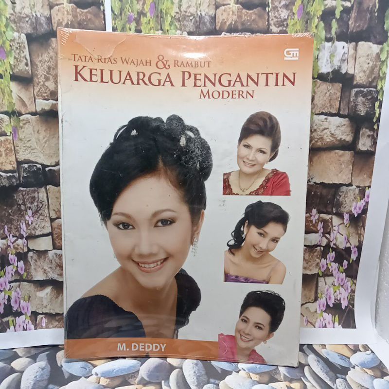Jual BUKU TATA RIAS WAJAH DAN RAMBUT KELUARGA PENGANTIN MODERN | Shopee ...