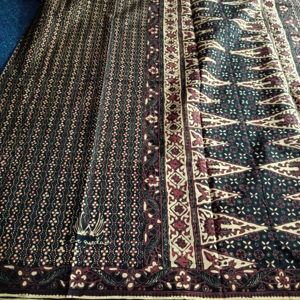 Jual SARUNG BATIK LAR GURDA BATIK LARGURDA EKSKLUSIF N1D | Shopee Indonesia