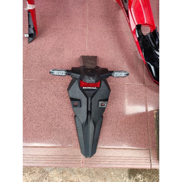 Jual Spakbor Slebor Belakang Set Breket Sen Honda Vario 150 New LED 2018 Ke Atas Original ...