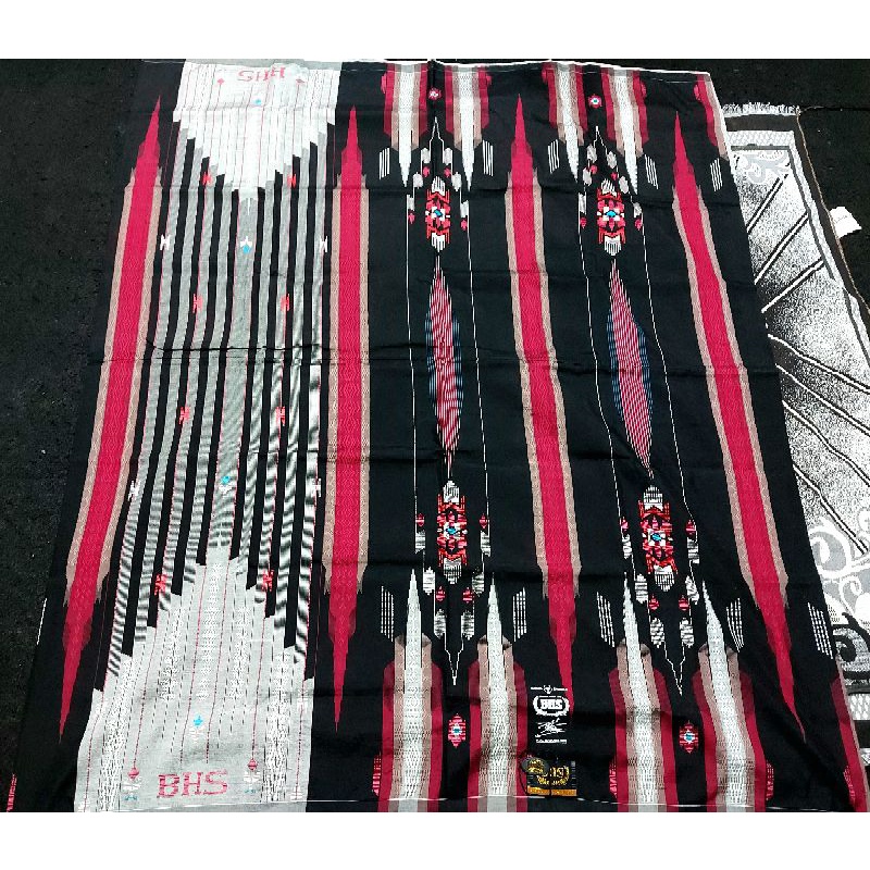 Jual BHS SGC Full Sutra Gold Warna Hitam Corak Merah | Shopee Indonesia
