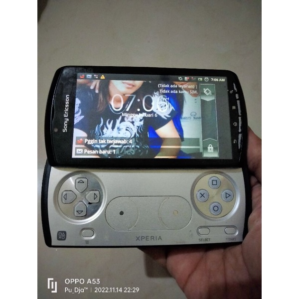 Jual Sony Ericsson Xperia Play R800 i Android Game Bahan Nyala Normal Original Mulus Jadul ...