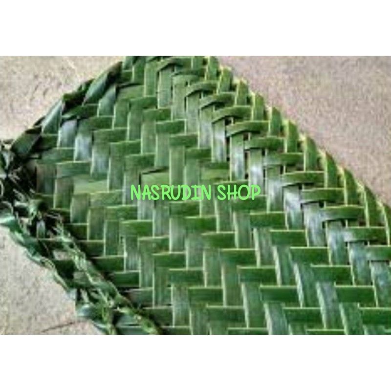 Jual ANYAMAN DAUN KELAPA 1KG / TIKAR TRADISIONAL KREATIF DAUN KELAPA ...