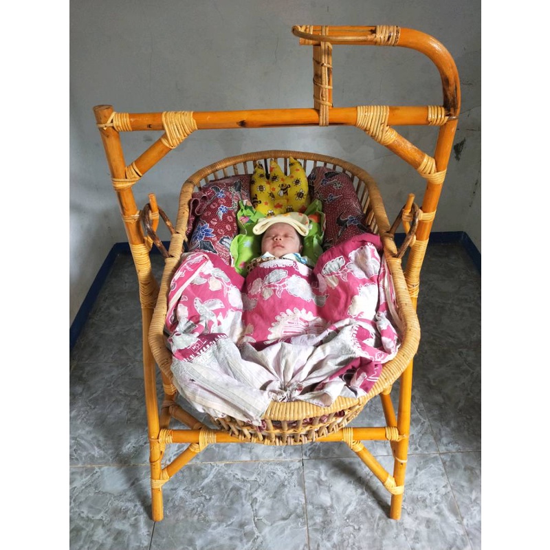 Jual Ayunan Bayi Rotan Asli Bonus Kasur Full Finishing Pernis Glossy ...