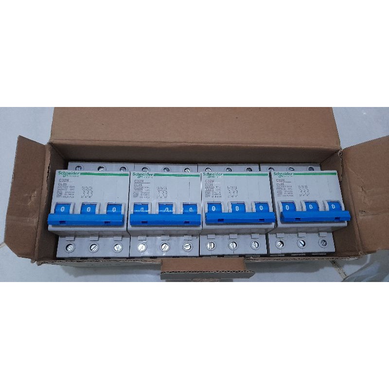 Jual mcb pln schneider 3phase 25a | Shopee Indonesia