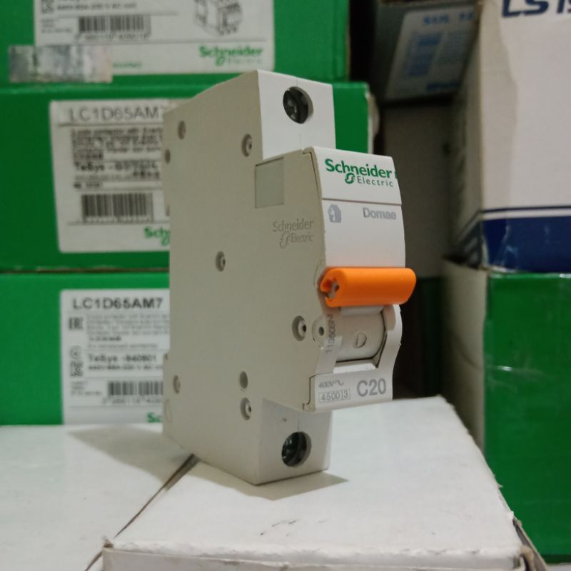 Jual MCB SCHNEIDER DOMAE 1P 6A , 10A , 16A & 20A - SNI | Shopee Indonesia