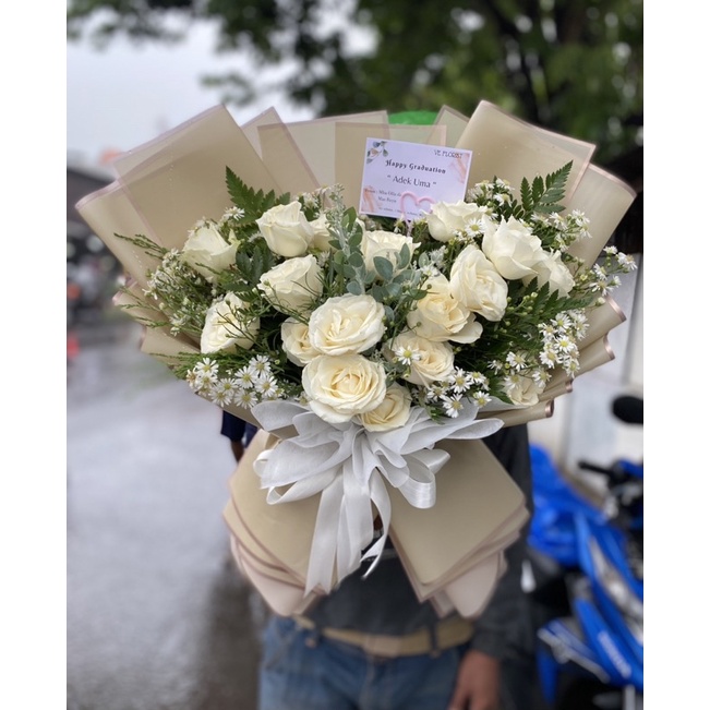 Jual hand bucket / buket bunga mawar / buket wisuda / fresh rose ...