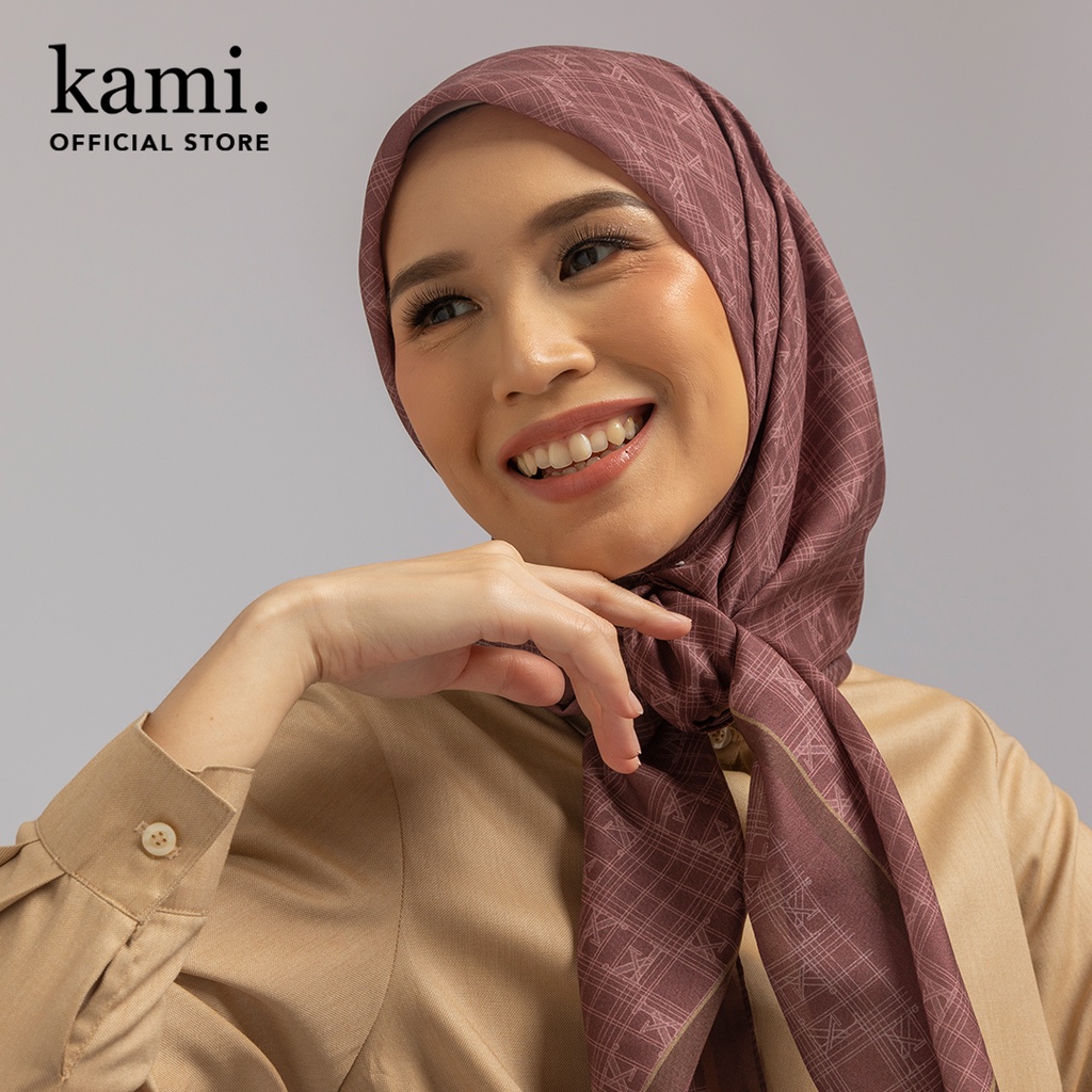 Jual Kami Monogram Scarf 4 Hijab Segi Empat Voal | Shopee Indonesia