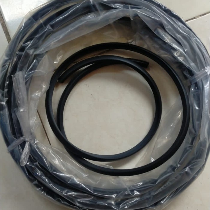 Jual KARET KACA DEPAN STARLET KOTAK TENGAH PLUS MOLDING ROOF KANAN KIRI ...