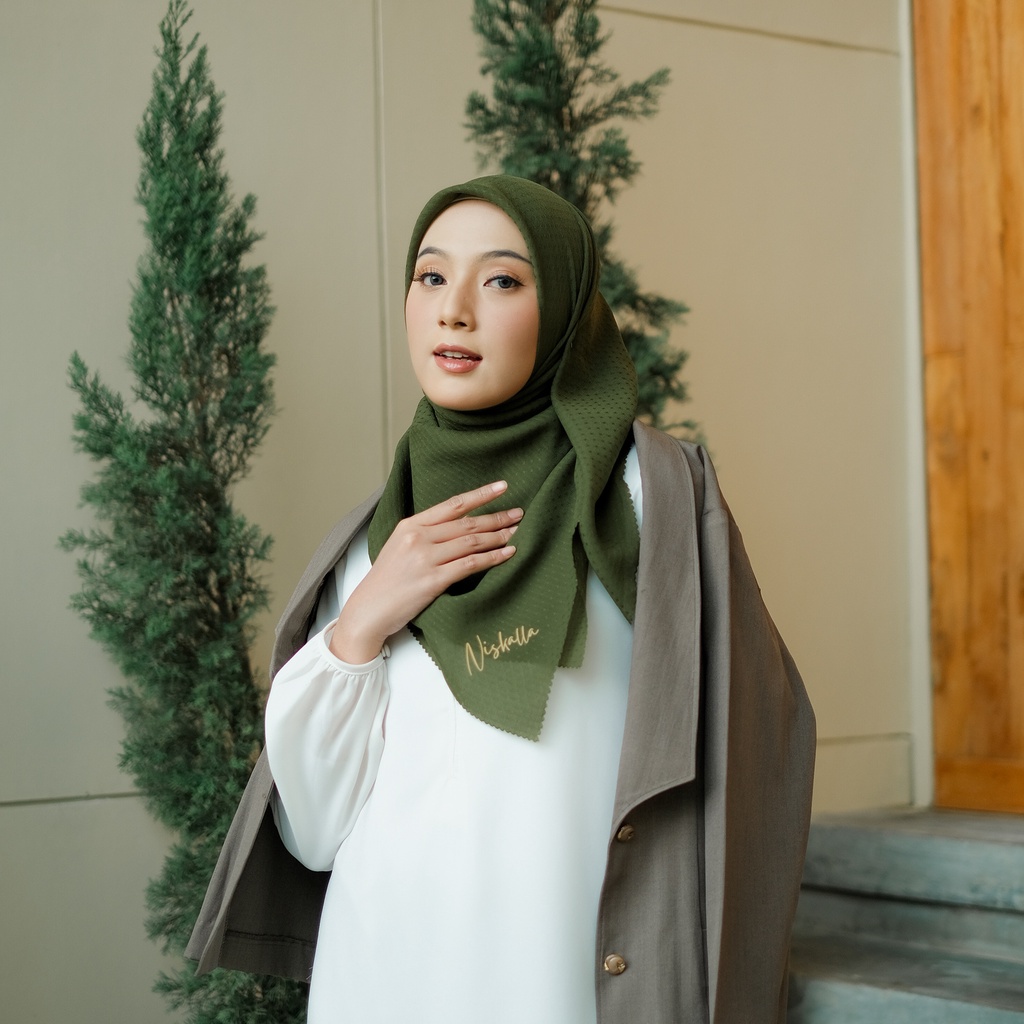 Jual Niskalla Hijab Segi Empat Tekstur Polos Laser Cut / Jilbab / Kerudung / Voal Tekstur Warna ...