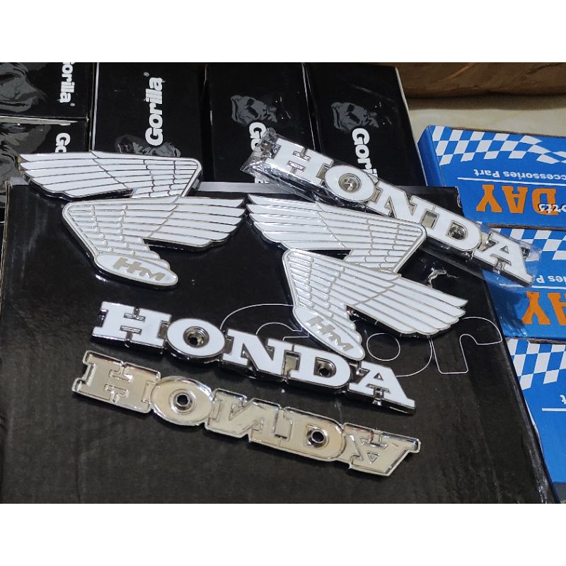Jual EMBLEM TANGKI CB100 GELATIK DETAIL ORIGINAL BUKAN EMBLEM TANGKI ...