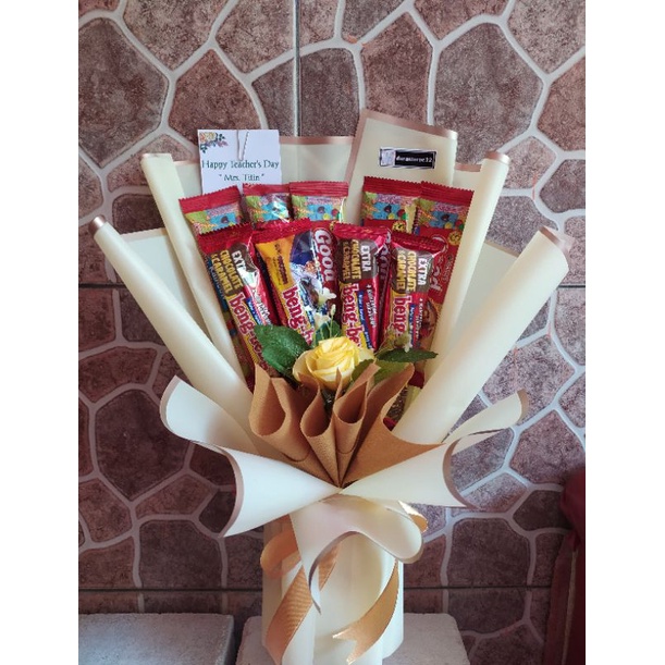 Jual Buket snack bunga wisuda Bucket jajan boneka murah Sempro ulang ...