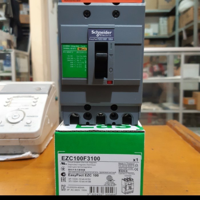 Jual Mccb Schneider Breaker Ezc100F 100A Ezc100F3100 3Phase 3P 100 A Tele | Shopee Indonesia