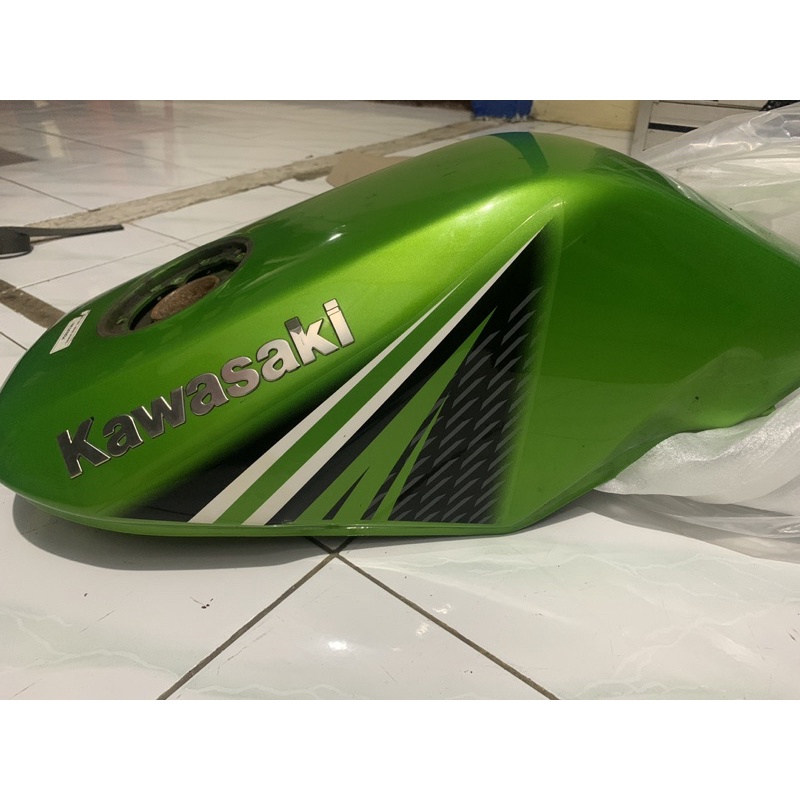 Jual Tangki Kawasaki ninja R hijau copotan | Shopee Indonesia
